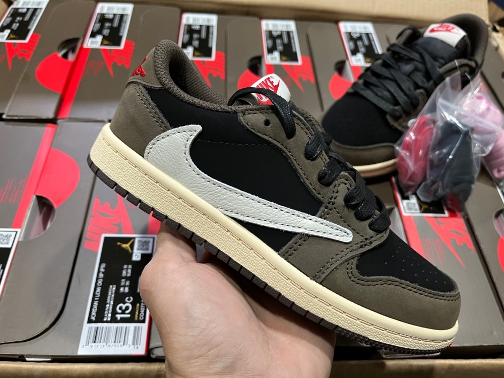 US$ 75.00 - T*RAVIS S*COTT X AIR JORDAN 1 LOW 'MOCHA' CQ4277-001 - www ...