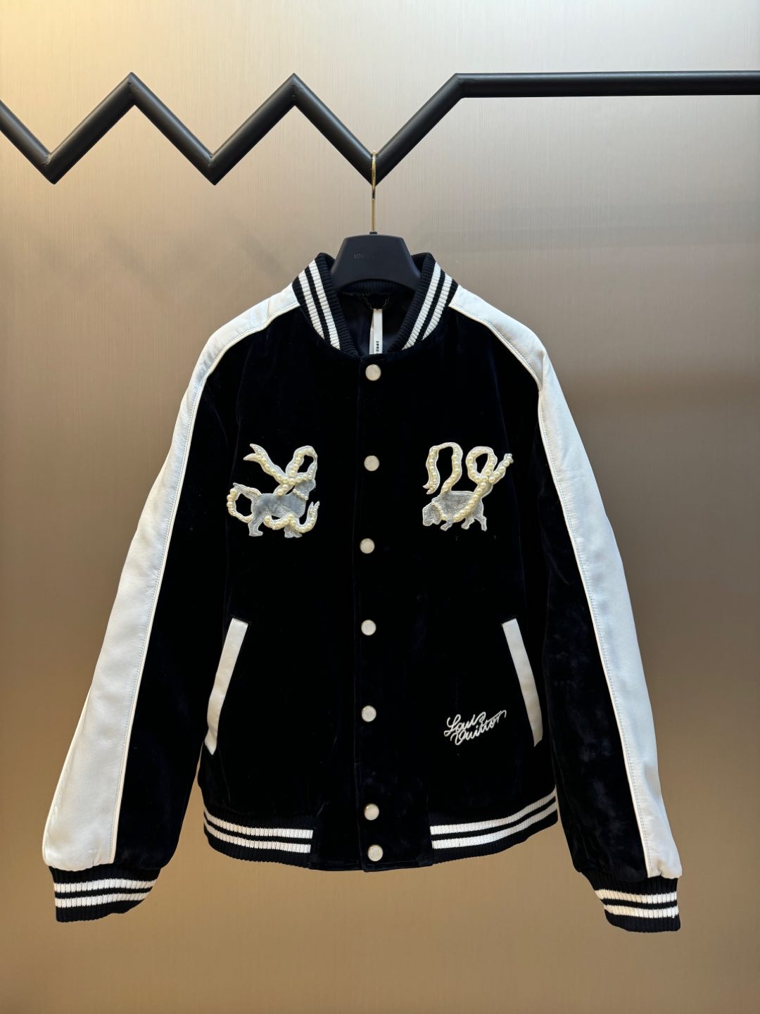 US$ 120.00 - L*V Top Quality Clothes - www.chenkickz.com